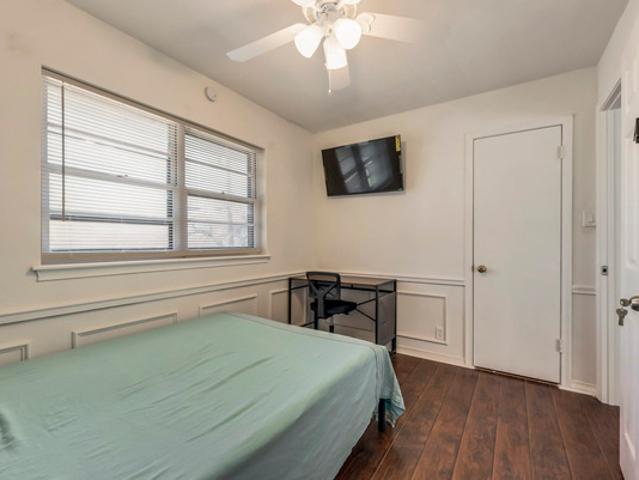 Super Host Spacious Beautifully Remodeled in Oak Cliff 9min to Downtown Dallas