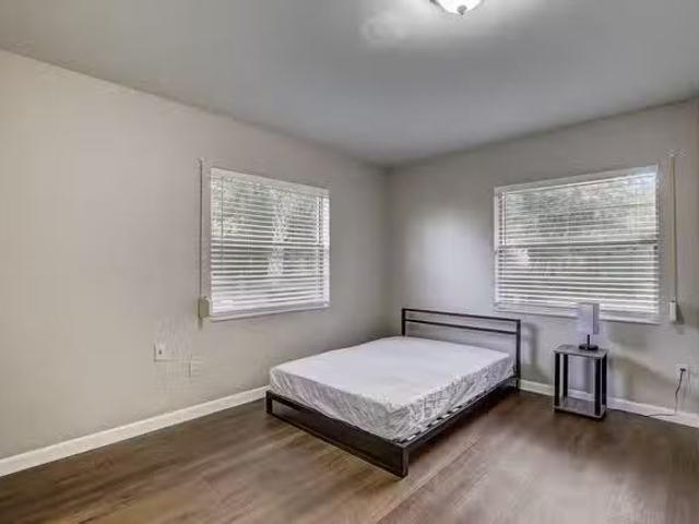 Super Host Temple Terrace Home w/ Granite, Screened Porch & Fe.