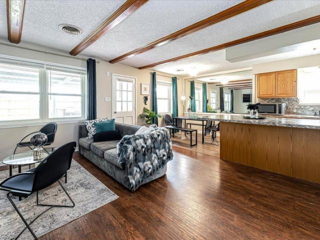Super Location – Hobby Airport & Convenient Highwa