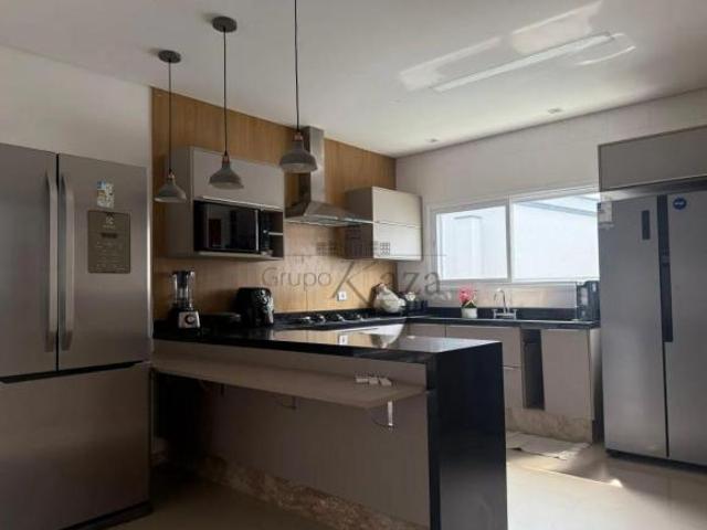 SUPER OPORTUNIDADE Casa em condominio Fechado 450m² com 3 suites