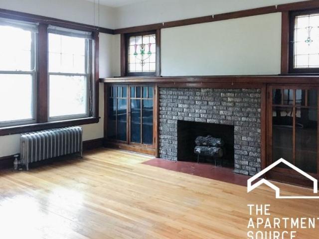 Super spacious Irving Park _bed _bath Apartment