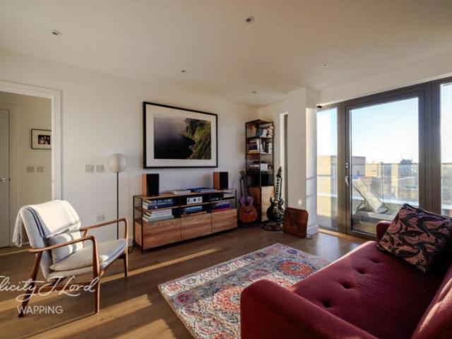 Superb 1 bed in Hemming Street