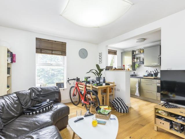 Superb 2 Bedroom Flat Maida Vale With Balcony