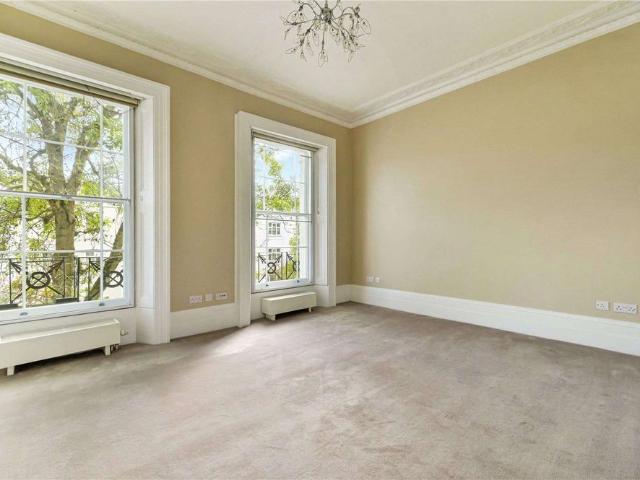 Superb 4 bedroom, period family house with garden