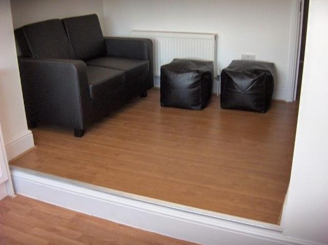Superb 5 double bedroom apartment located 1 min from Archway tube!