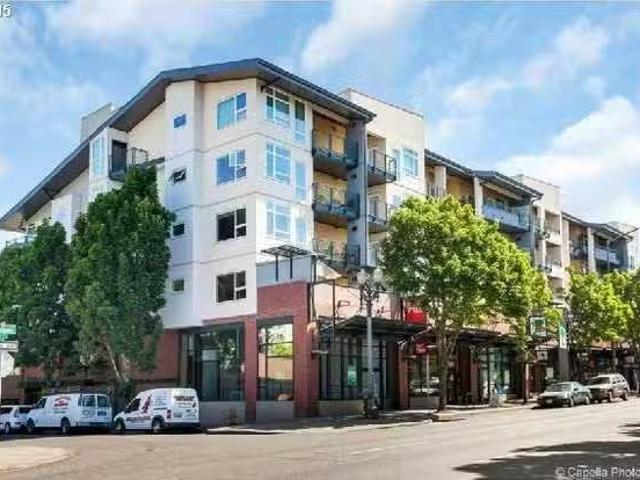 Superb Condo right next to Lloyd Center 1718 Ne 11th Ave Apt.