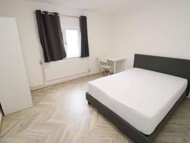Superb double bedroom near the Caledonian Road tube Has a Room