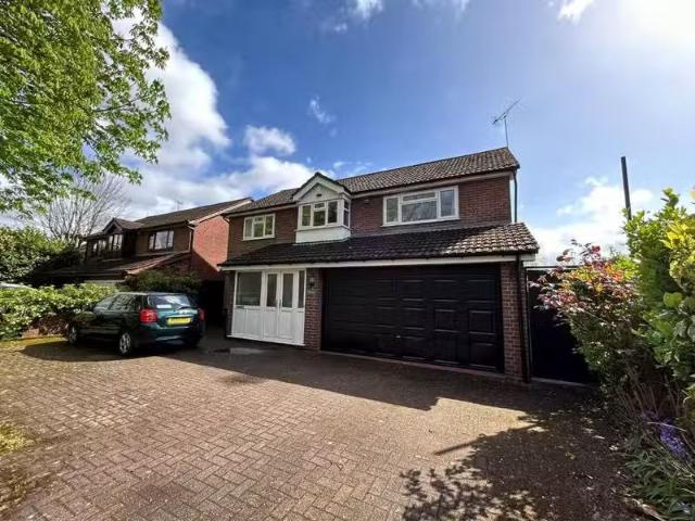 Superb detached family home in. 4 bed detached house for sale.