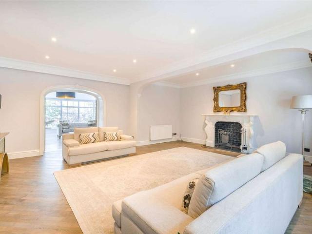 Superb Luxury home with indoor pool, outdoor kitchen and wraparound garden, beautifully furnished and well located, backing onto Mere Golf Course between Knutsford and Hale