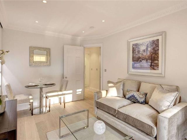 Superb newly refurbished Mayfair apartment