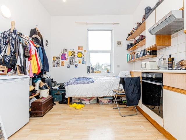Superb self contained studio flat in Hackney