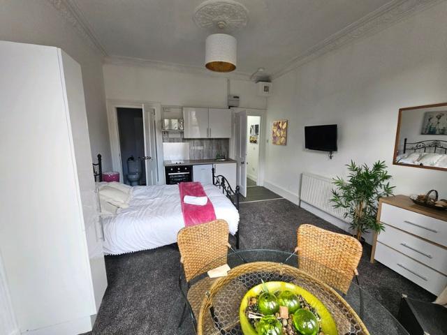 Superb Studio Waverley Gardens Price inc All Bills
