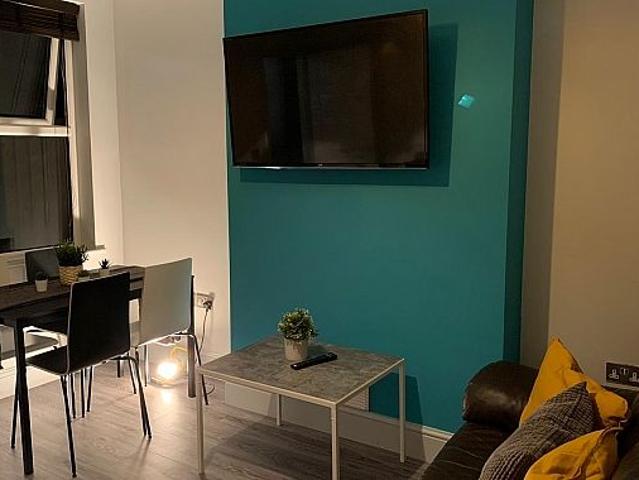 Superb Renovated Four Bedroom Student Property