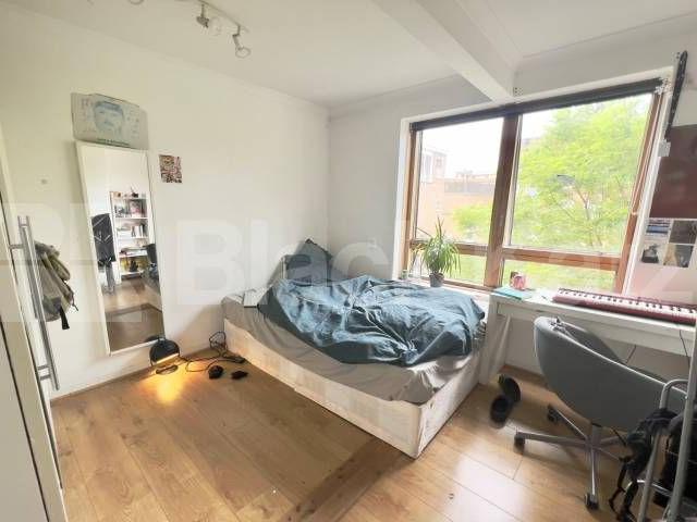 Superbly located & neutrally decorated throughout with wooden floors