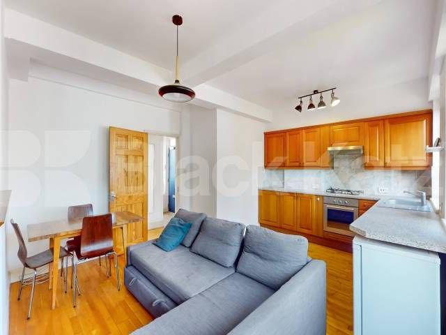 Superbly located duplex apartment by The Shard with additional office room
