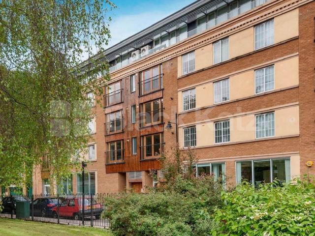Superbly located & situated opposite the green open spacers of Tabard Gardens