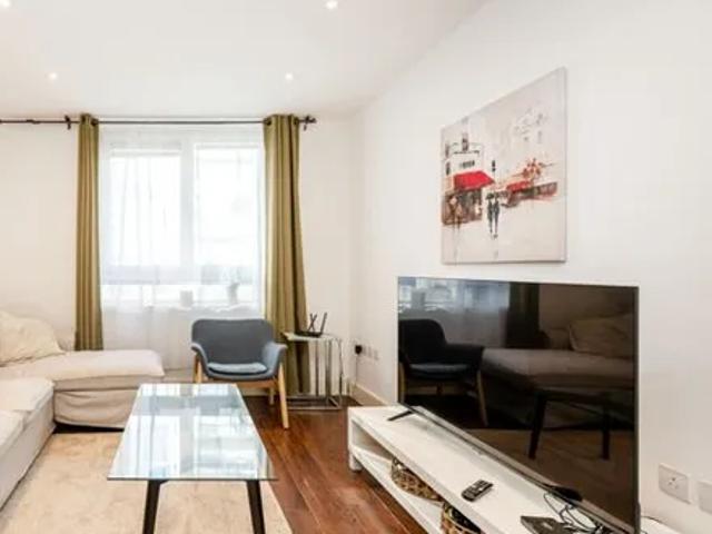 Superdrug, 2 Praed Street, London, W2 1JX, United Kingdom | 2 bed apartment for rent #166272601 | Rentberry
