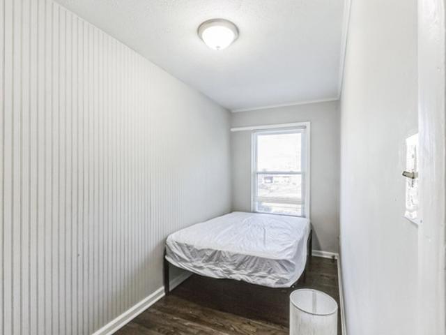 SUPERHOST! 4 mins from bus stop! Newly renovated & comfortable Jonesboro House with Dining area