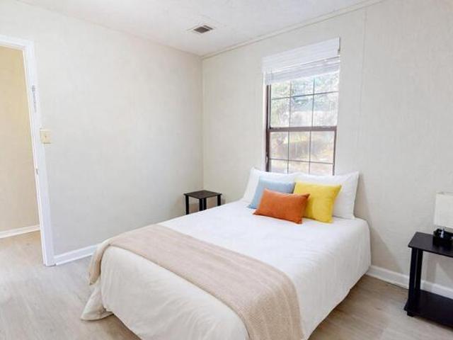 SuperHost Comfortable & Renovated Lithonia Home Close to Atlanta