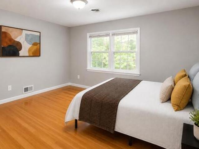 SuperHost* Amazing Two Story home in Conley! Free WiFi! Open Layout! Spacious Bedrooms!