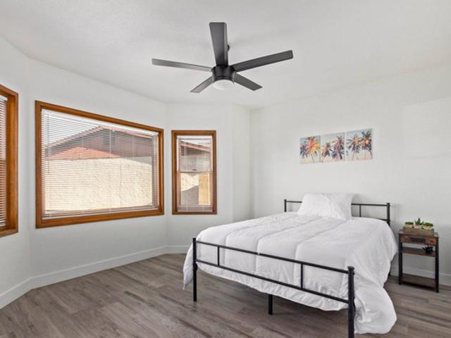 SUPERHOST* BEAUTIFUL HOME! Completely Renovated, Very Clean and Safe home! FREE LAUNDRY, Plenty of Parking AND GREAT LOCATION!