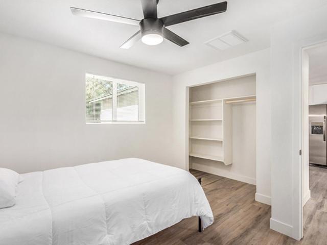 SUPERHOST* FULLY REMODELED HOME! CLEAN, SAFE & COMFORTABLE. Great location! FREE LAUNDRY! NO MOVE IN FEE!