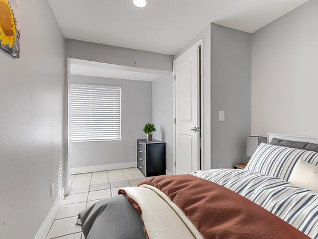 SuperHost Highland Pines Home Steps from Parks, Bright & Spacious