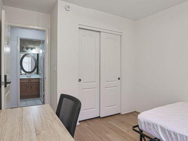 SUPERHOST Huge POOL Home with 2x a Month Cleaning, Workspace with Desk & Laundry Quiet Peoria Neighborhood Near Stores, Walmart, and Highways