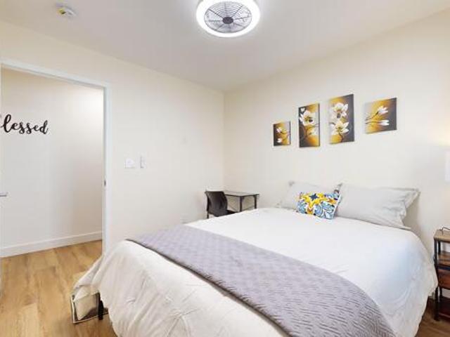 Superhost* Modern Renovated Home near Summerlin, public transit, restaurants, Hospitals & shopping!