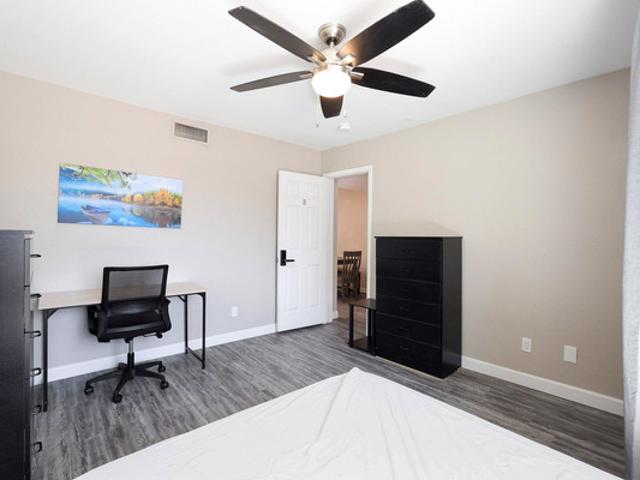 SUPERHOST Newly Remodeled Home w/ HUGE Yard Gazebo, Dining & Living Room, 2x a Month Cleaning, FREE Washer & Dryer, 3 Large Fridges, Workspace, Near Highways in Glendale, REMOTE WORK Friendly