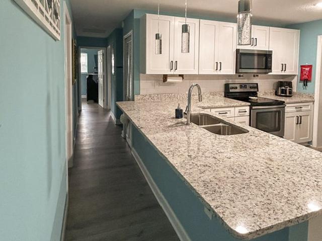 SUPERHOST Newly renovated home decorated with
