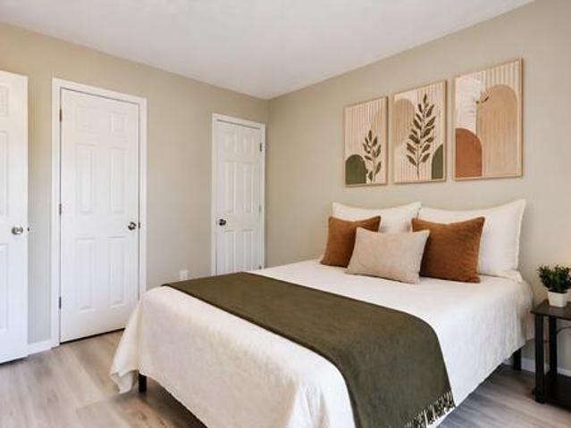 SuperHost Spacious Home with Yard & Close to Parks & Shopping