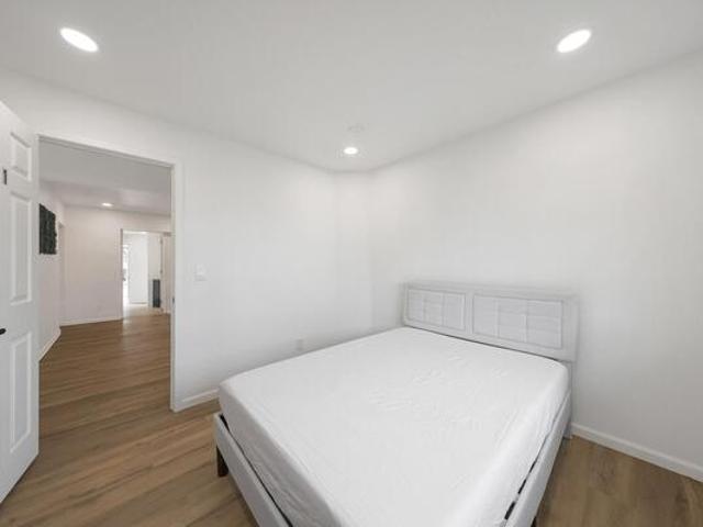 SUPERHOST SPACIOUS MESA Home Remodeled With 5 Bathrooms, FREE Washer Dryer. Mini Fridges in Each Room, Dining Nook, 2x a Month Cleaning And Near Highways and Grocery Stores, REMOTE WORK Friendly