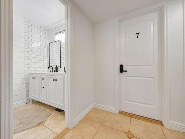 SUPERHOST Remodeled Mesa Home with 2x a Month HOUSEKEEPING, Backyard, Work Space, FREE Laundry