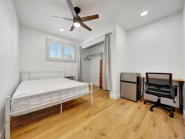 SUPERHOST Remodeled Mesa Home with 2x a Month HOUSEKEEPING, Backyard, Work Space, FREE Laundry
