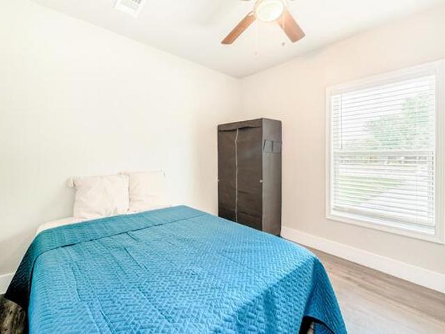 SuperHost Remodeled Houston Home w/ Patio & Bus Stop Steps Away