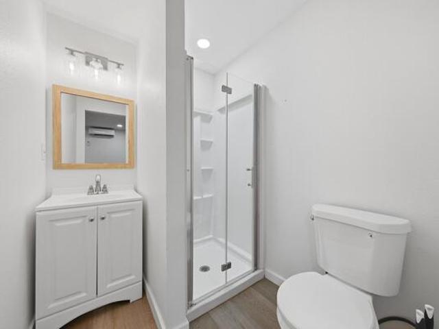 SUPERHOST Remodeled Phoenix Home Spacious With 9 Bathrooms, FREE Washer Dryer, Mini Fridges in Each Room, Dining Nook, 2x a Month Cleaning And Near Highways and Grocery Stores, REMOTE WORK Friendly