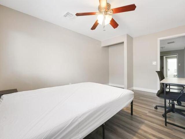 SUPERHOST Renovated Phoenix Home with 2x a Month House Keeping, FREE Washer & Dryer, 3 Bathrooms, Multiple Fridges, Workspace, Garage Near Major Highways & Transit