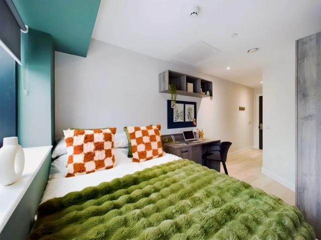 Superior Ensuite