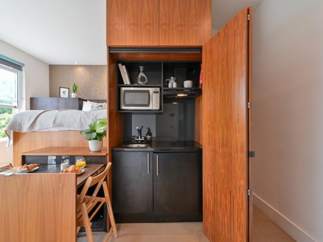 Superior Studio | Spacious Studio Apartment in Wes
