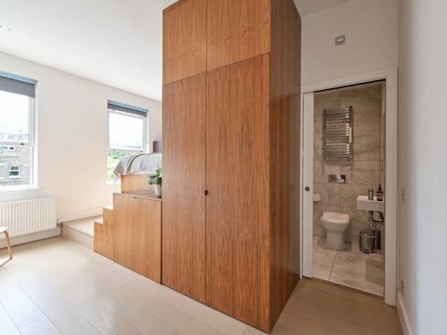 Superior Studio | Spacious Studio Apartment in Wes