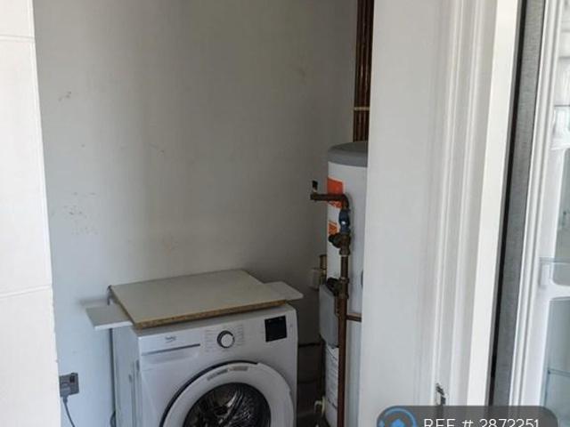 Supreme Point, London, E16 2 bed flat to rent £2,300 pcm £531 pw