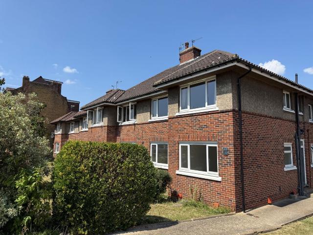 Surbiton Hill Park, Surbiton KT5, 2 bed flat to rent, £1,600 pcm | PrimeLocation