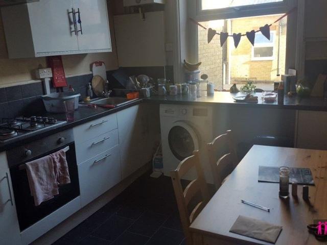 Surbiton Road, Kingston Upon Thames KT1, 5 bed flat to rent, £3,250 pcm | PrimeLocation