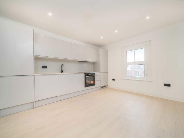 Surbiton Road, Kingston Upon Thames KT1, 1 bed flat to rent, £1,600 pcm | PrimeLocation