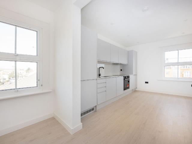 Surbiton Road, Kingston Upon Thames KT1, 1 bed flat to rent, £1,600 pcm | PrimeLocation
