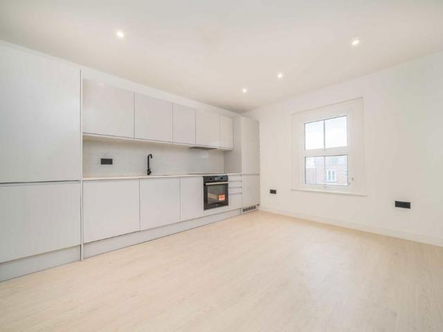 Surbiton Road, Kingston Upon Thames KT1 1 bed flat to rent £1,600 pcm £369 pw