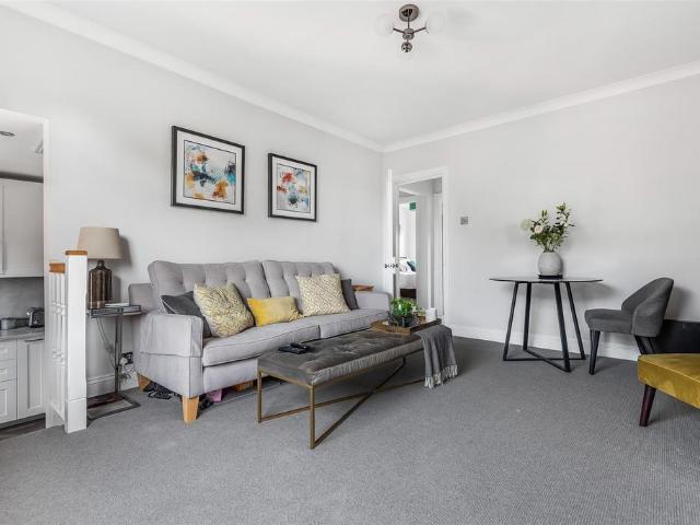 Surbiton Road, Kingston Upon Thames KT1 2 bed flat to rent £2,200 pcm £508 pw