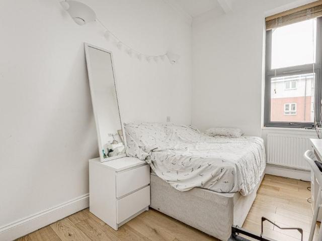 Surbiton Road, Kingston upon Thames, UK 2 bed flat to rent £1,950 pcm £450 pw