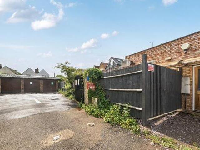 Surbiton, Surrey, 2 Bedroom Maisonette